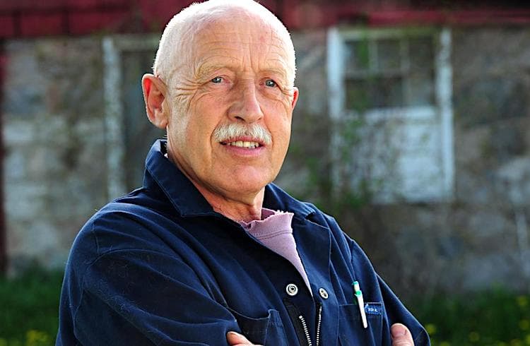 Dr. Pol: Who He Is, His Age, and the Controversy Explained (2026)